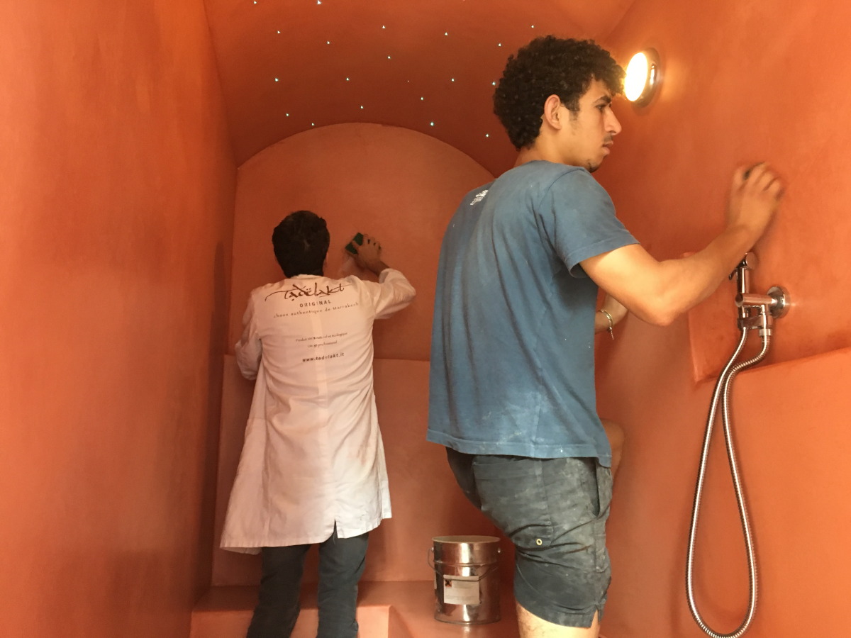 Bagno turco in rosso Marrakech a Torino | Tadelakt Tradizionale